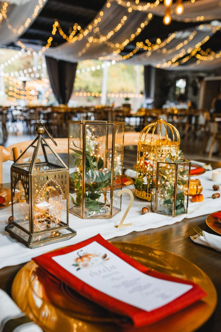 8 Cozy & Romantic Fall Wedding Decor Ideas for Your Celebration